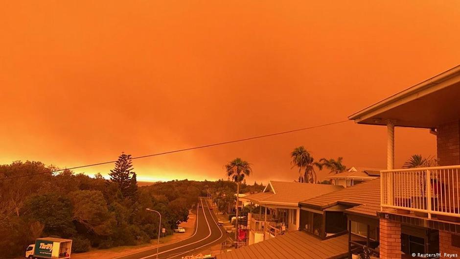 Australian bushfires turn deadly, destroy homes – DW – 11/09/2019