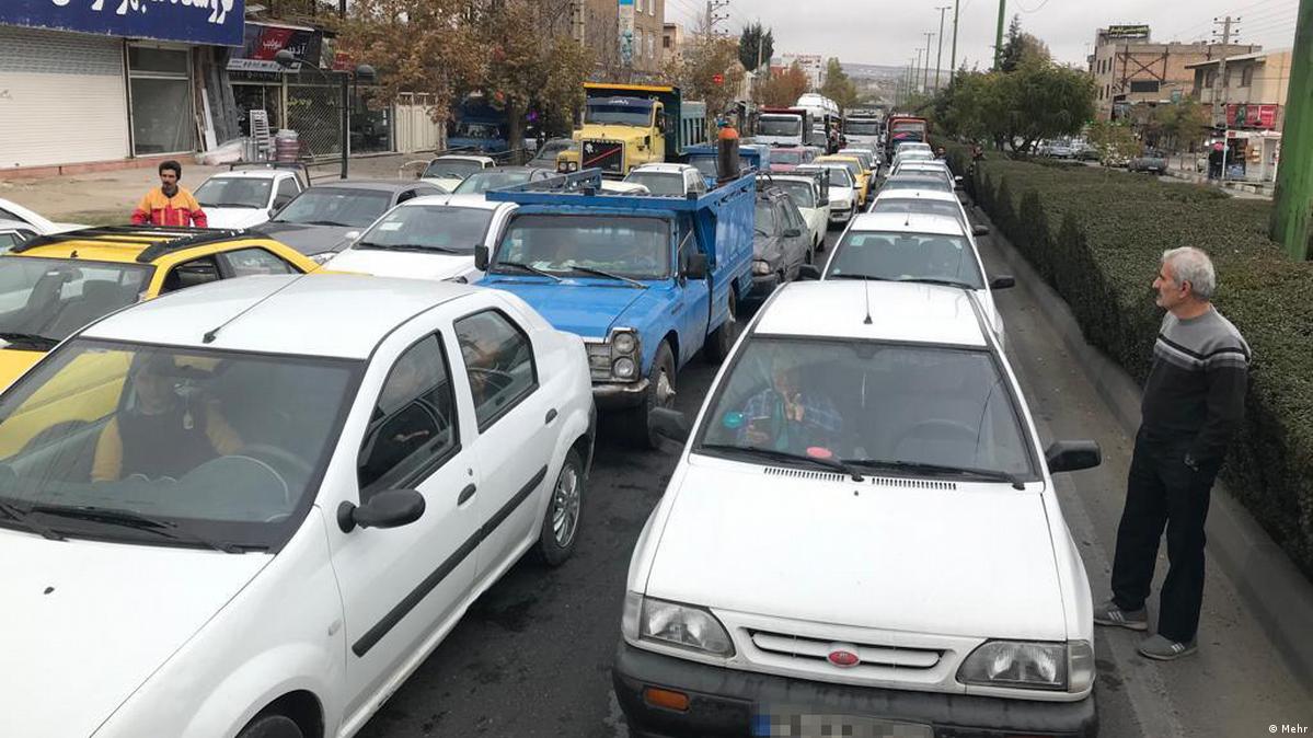 Iran: Shock fuel price hike sparks deadly protests – DW – 11/16/2019