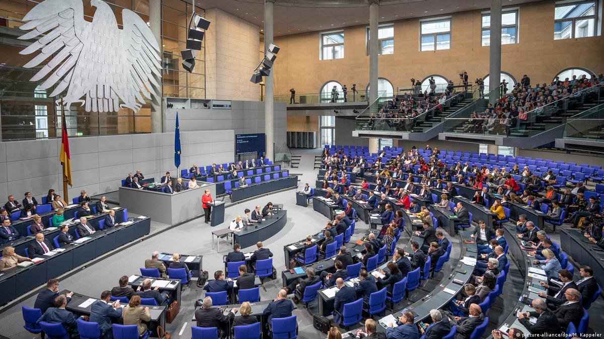 German parliament passes record budget – DW – 11/29/2019