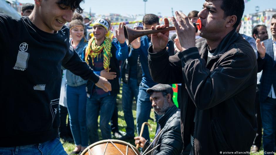 Kurdish music as protest – DW – 11/29/2019