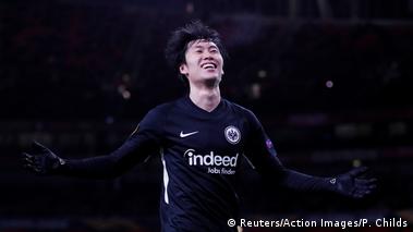 Kamada the hero as fan-less Frankfurt beat Arsenal – DW – 11/28/2019