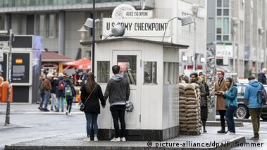Shots fired near Berlin's Checkpoint Charlie – DW – 12/30/2019