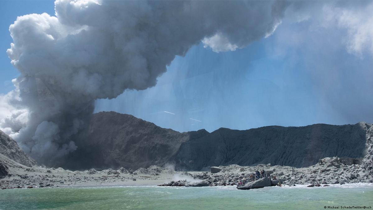 Fresh tremors delay recovery of volcano victims