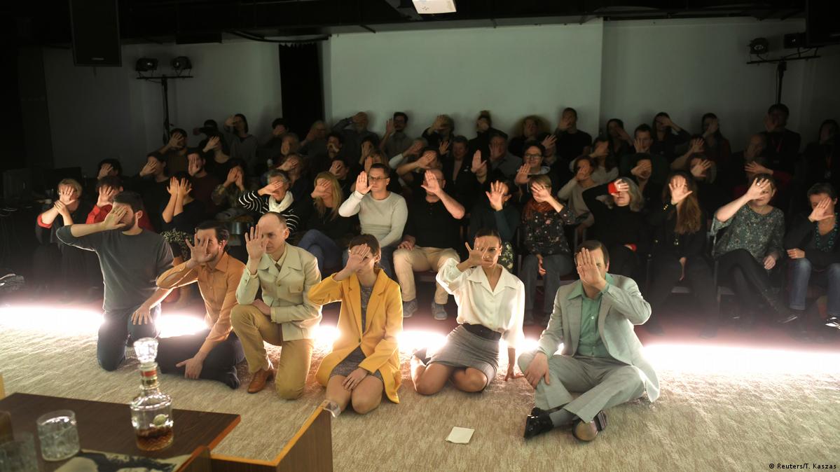 Hungary theater control plan triggers actor protests – DW – 12/09/2019