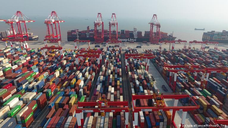 COVID-19 comes, globalization goes?
