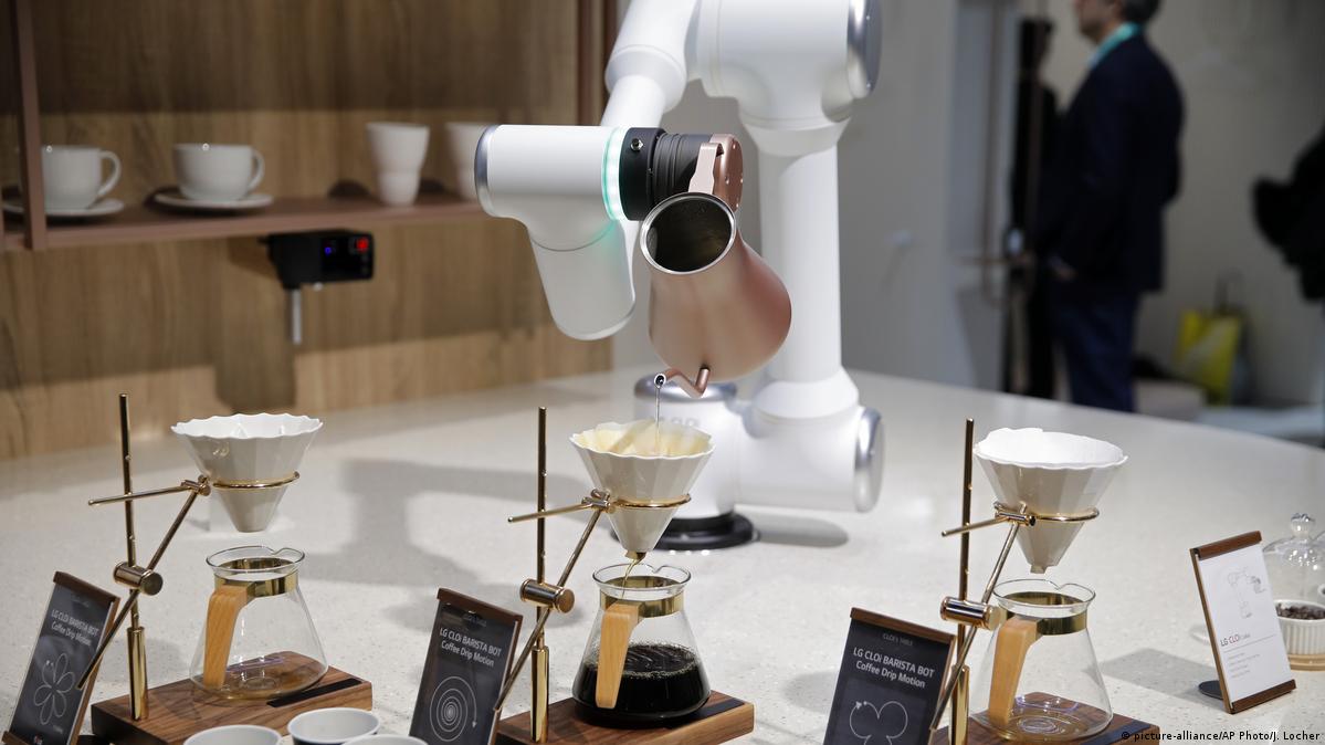 Mali robot kao kolega na poslu – DW – 10.03.2021