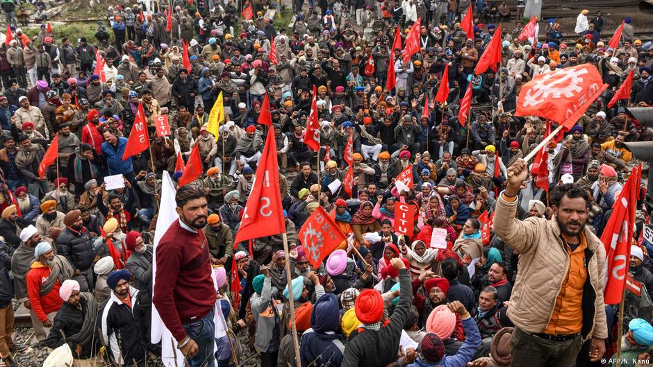 Strike by Indian workers over Modi business plans – DW – 01/08/2020