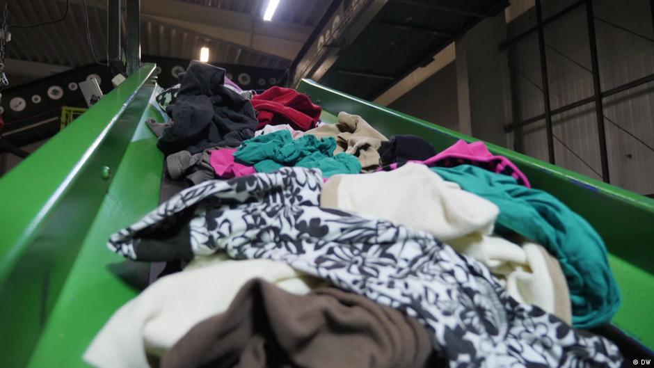 Trading and borrowing clothing instead of buying new – DW – 04/04/2020