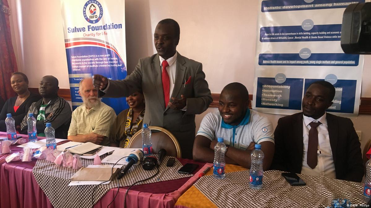 'Vikombe maalum' vya hedhi kuwasaidia kina mama Kenya – DW – 10.01.2020