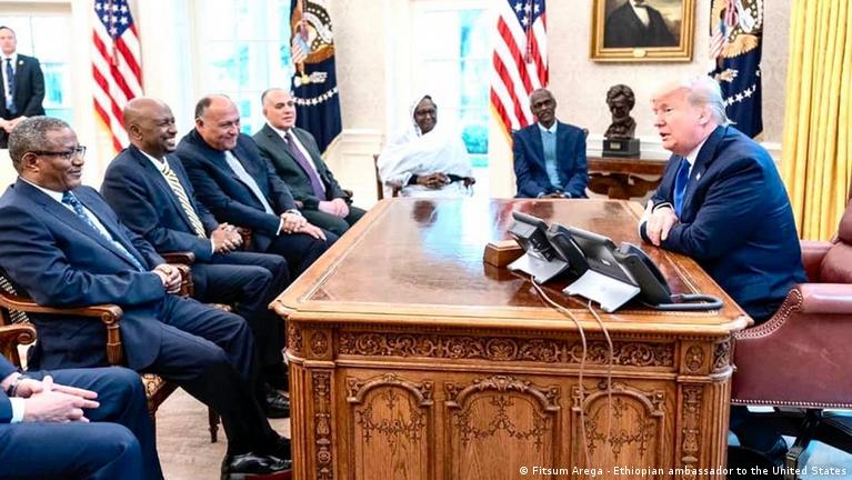 O que a reeleição de Trump pode significar para África – DW – 22/10/2024