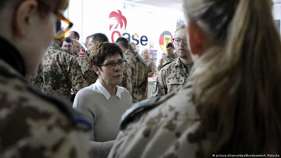 German defense minister pushes to keep German troops in Iraq – DW – 01 ...