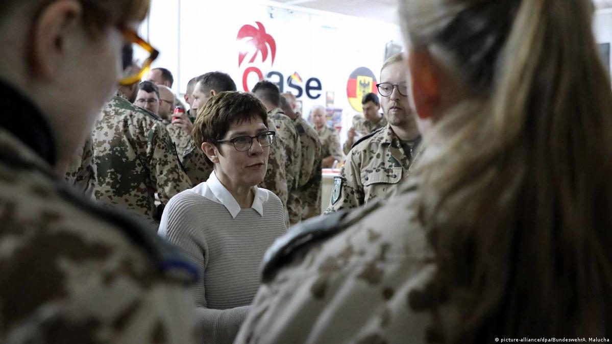 German defense minister pushes to keep German troops in Iraq – DW – 01 ...