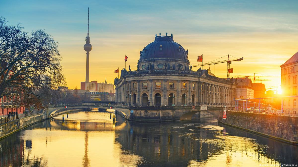 Is Germany's top museum foundation too big? – DW – 07/09/2020