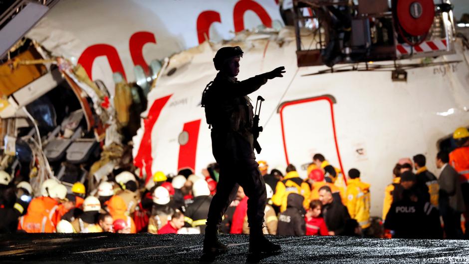 Turkey: At least 3 dead, hundreds injured in plane accident – DW – 02 ...