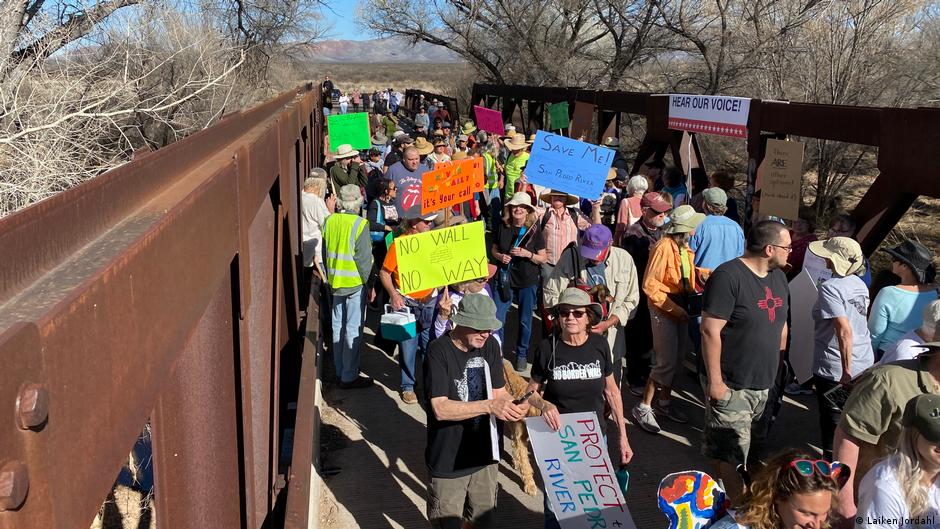Locals push back against Trump's border wall – DW – 02/23/2020