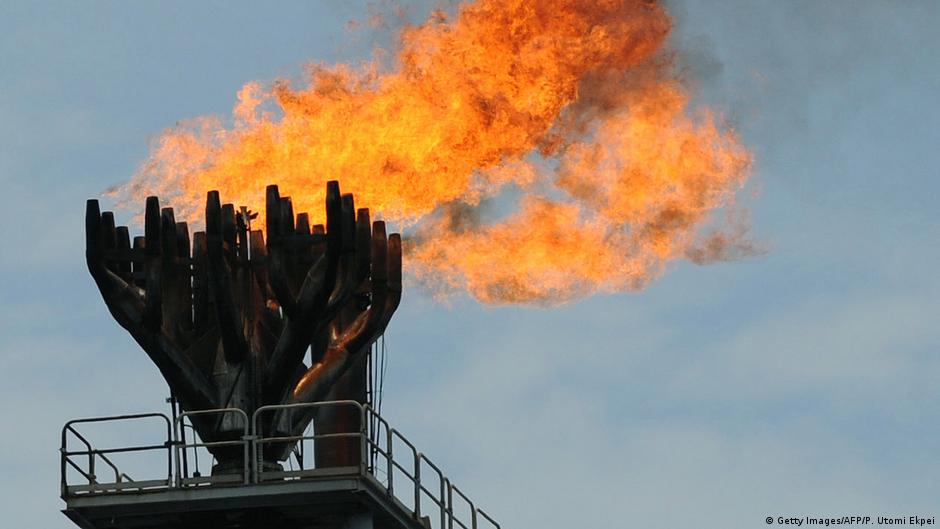 Women protest Niger Delta oil pollution – DW – 04/15/2021