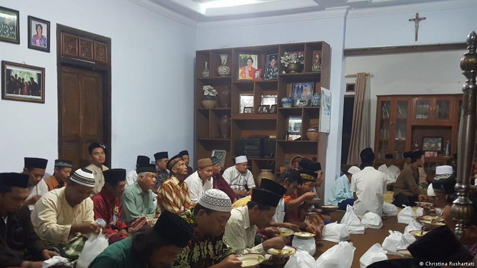 Komunitas “Islam Kampung” versus Jamaah “Islam Kota” – DW – 29.02.2020