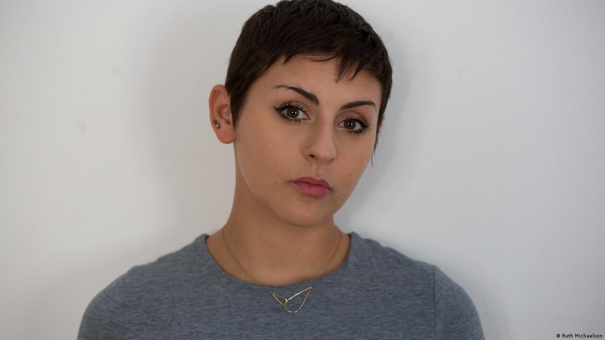 بعد إلغاء اعتمادها بمصر.. صحفية لـDW: مصر تسيّس أزمة كورونا – DW – 2020 ...