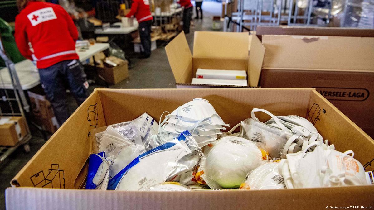 US accused of seizing face mask shipments – DW – 04/03/2020