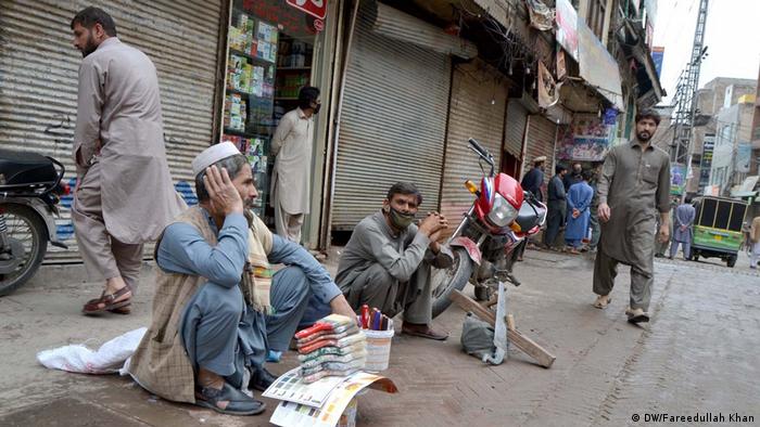 Coronavirus: Pakistani laborers hit hard by pandemic | Asia | An in ...