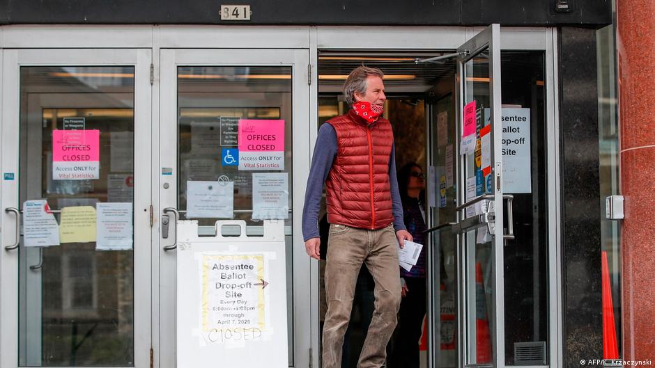 Wisconsin primary moves forward despite coronavirus fears