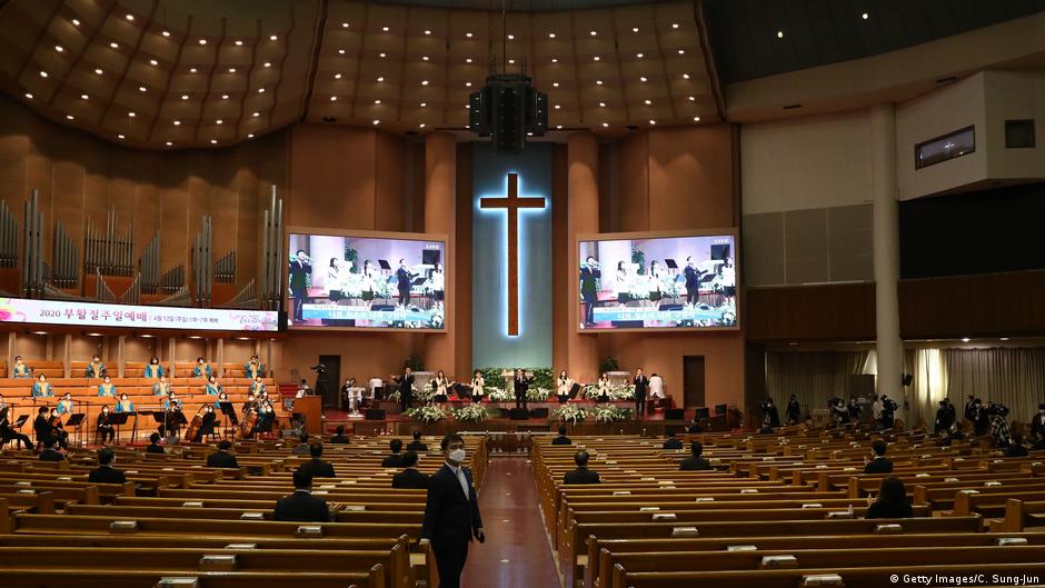 Christians celebrate distanced Easter – DW – 04/12/2020