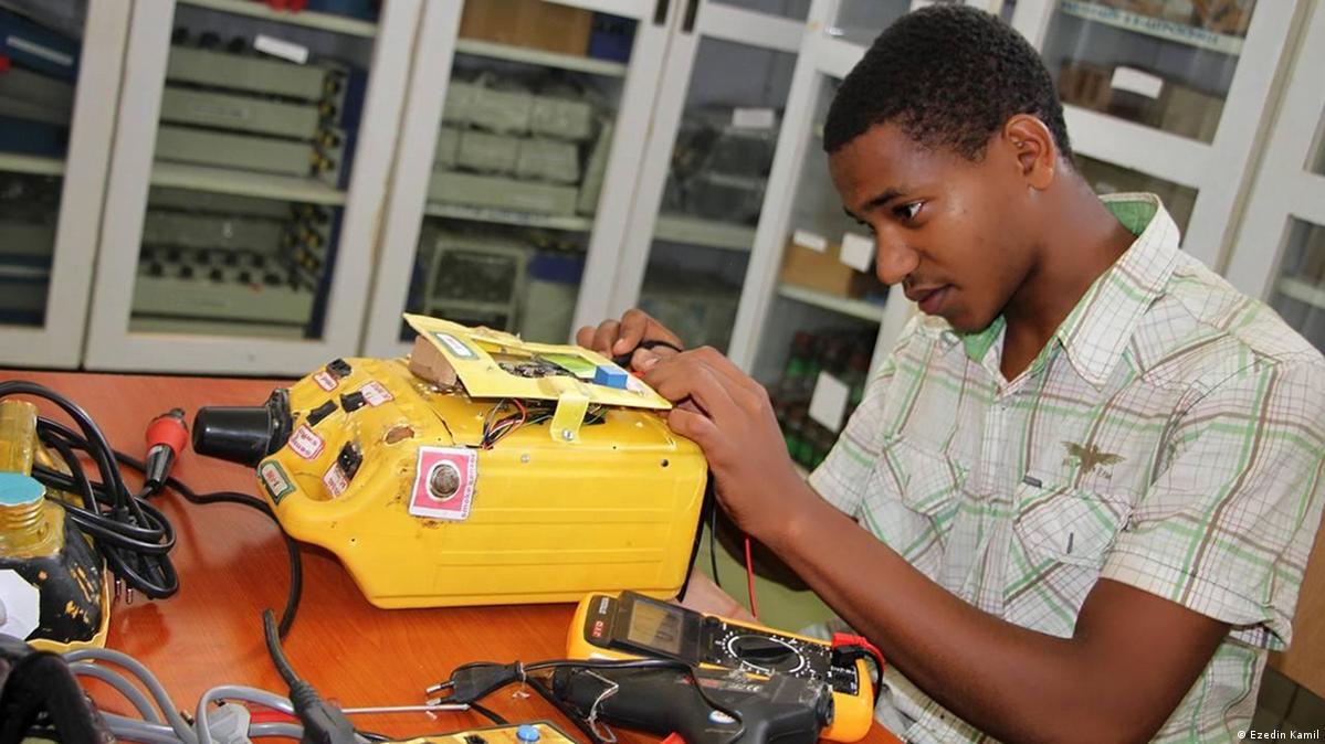 Young inventor helps Ethiopia's COVID-19 crisis – DW – 05/05/2020