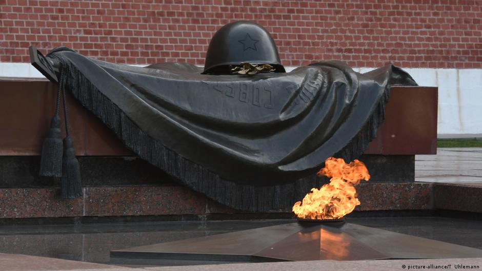 World War II memorials around the globe – DW – 05/06/2020