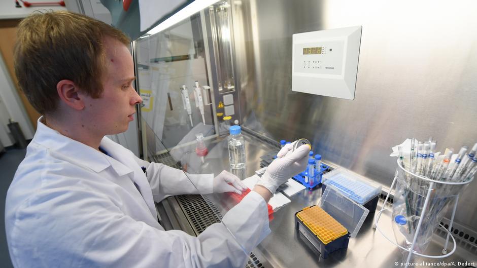 Coronavirus vaccine could be ready 'in a year' – DW – 05/14/2020