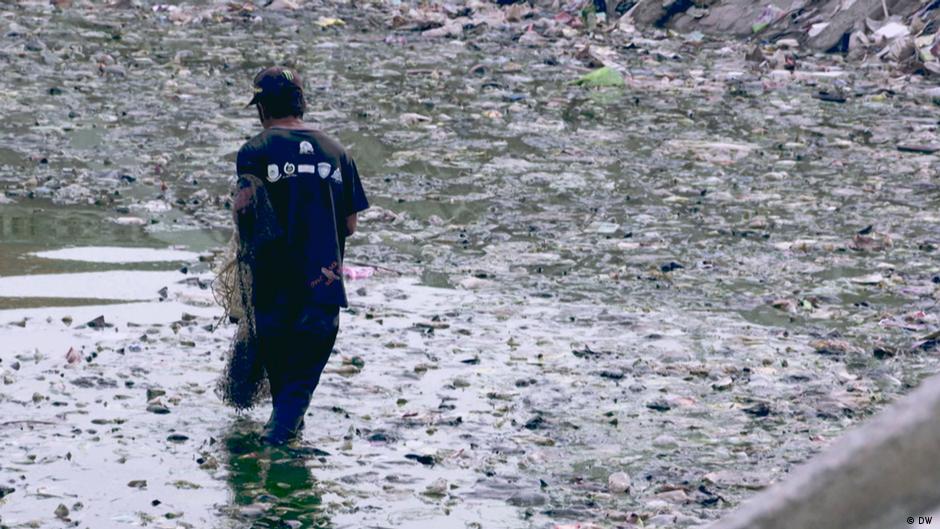 A floating dam against plastic trash – DW – 05/08/2020