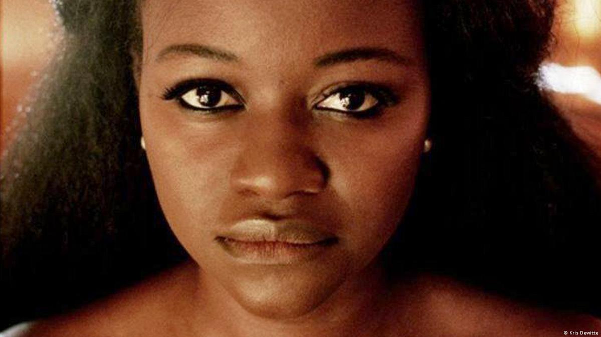 Babetida Sadjo: Atriz guineense faz sucesso na Netflix – DW – 09/05/2020