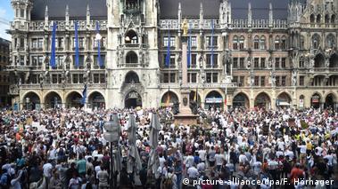 German protesters slam isolation measures – DW – 05/09/2020