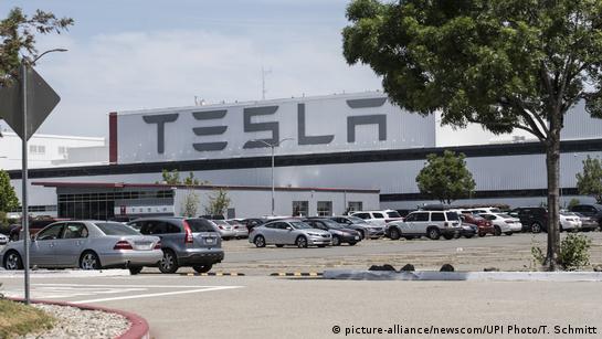Slurs and swastikas: Tesla under fire for racism – DW – 09/29/2021