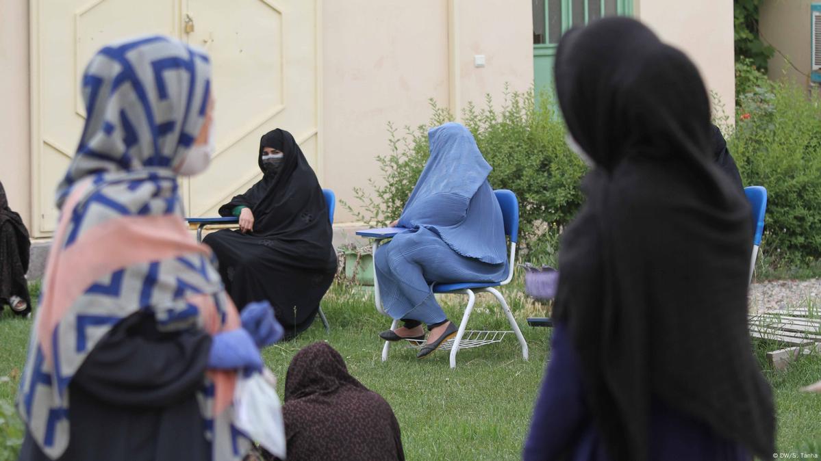 له غیر دولتي موسسو بیکاره شوې مېرمنې څنګه ژوند تیروي؟ Dw ۱۴۰۲ ۳ ۲۲