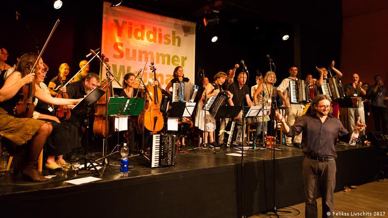 Why Yiddish is having its moment – DW – 05/18/2020