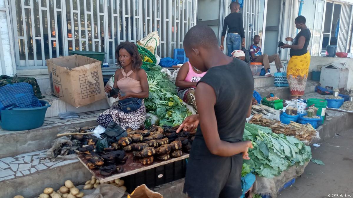 Maputo tenta reorganizar comércio informal – DW – 20/05/2020
