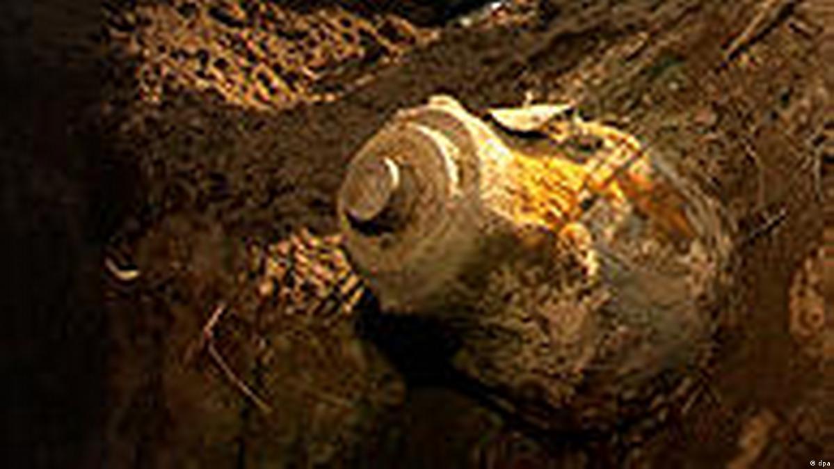 Deadly remnants – DW – 11/07/2010