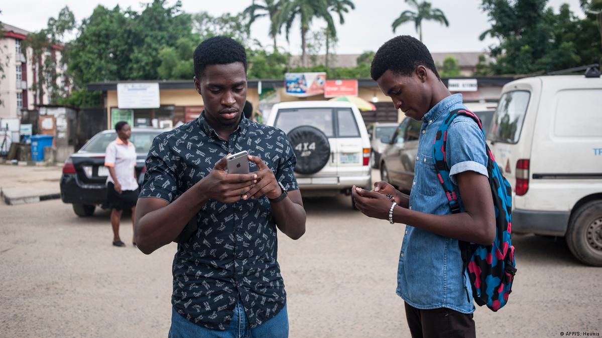 Ana takaddama kan dokar kafofin zumunta a Najeriya – DW – 02/10/2024