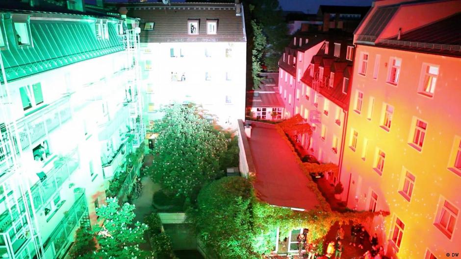 Germany: Courtyard light shows – DW – 05/28/2020