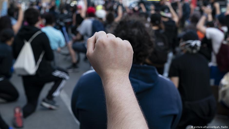 EE. UU.: Greg Abbott perdona al asesino de Garrett Foster – DW – 17/05/2024