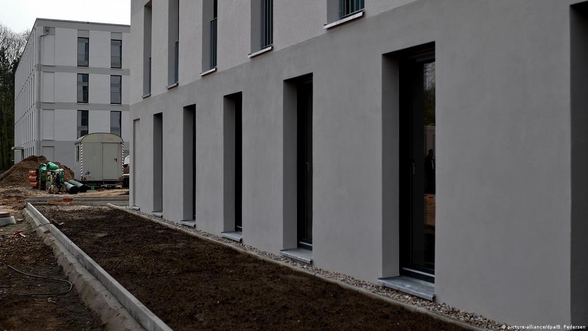 Berlin builds new refugee homes – DW – 06/02/2020