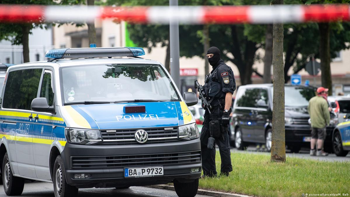 Munich: Car attack linked to 'biker milieu' – DW – 06/10/2020