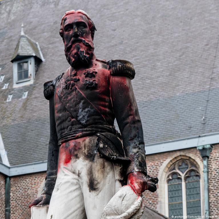 Leopold Ii Standing Emperor Leopold II And His Family Welcoming