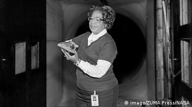 NASA to name HQ after first Black woman engineer – DW – 06/25/2020