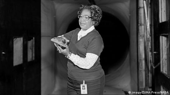 NASA to name HQ after first Black woman engineer – DW – 06/25/2020