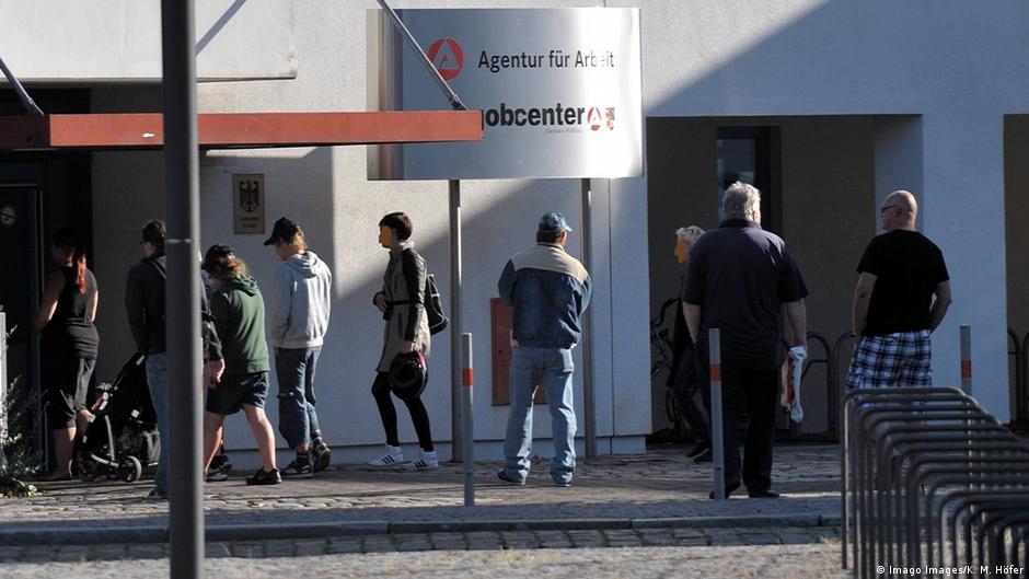 Over 4 million German job seekers in 2019 – DW – 10/09/2020