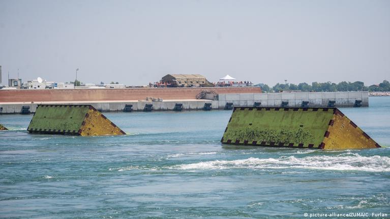 Venice tests billion-dollar anti-flood system – DW – 07/10/2020