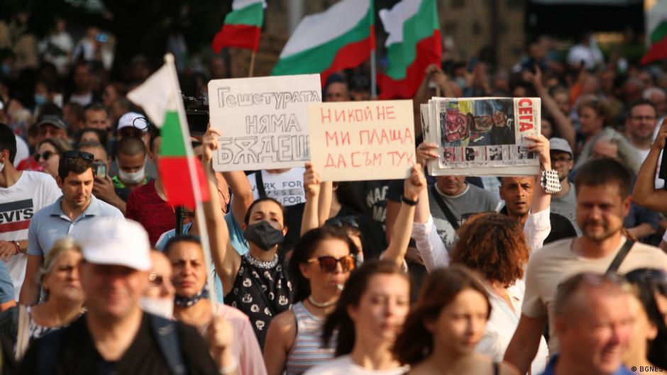 Protests against corruption in Bulgaria – DW – 07/30/2020
