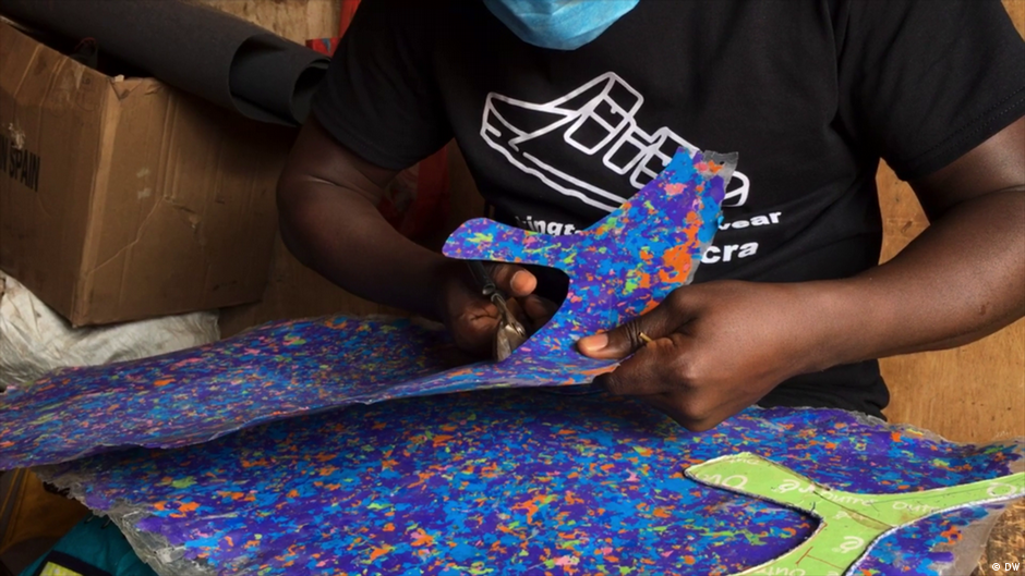 Making sandals from recycled plastic – DW – 07/24/2020