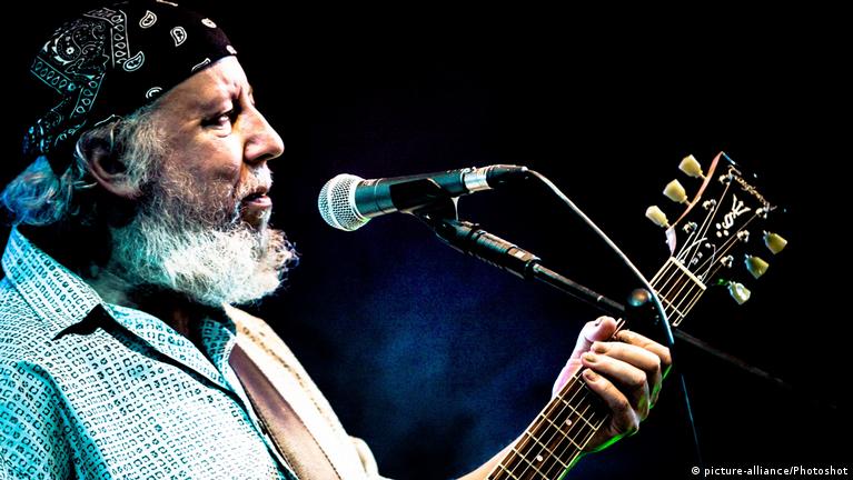Fleetwood Mac guitarist Peter Green dies at 73
